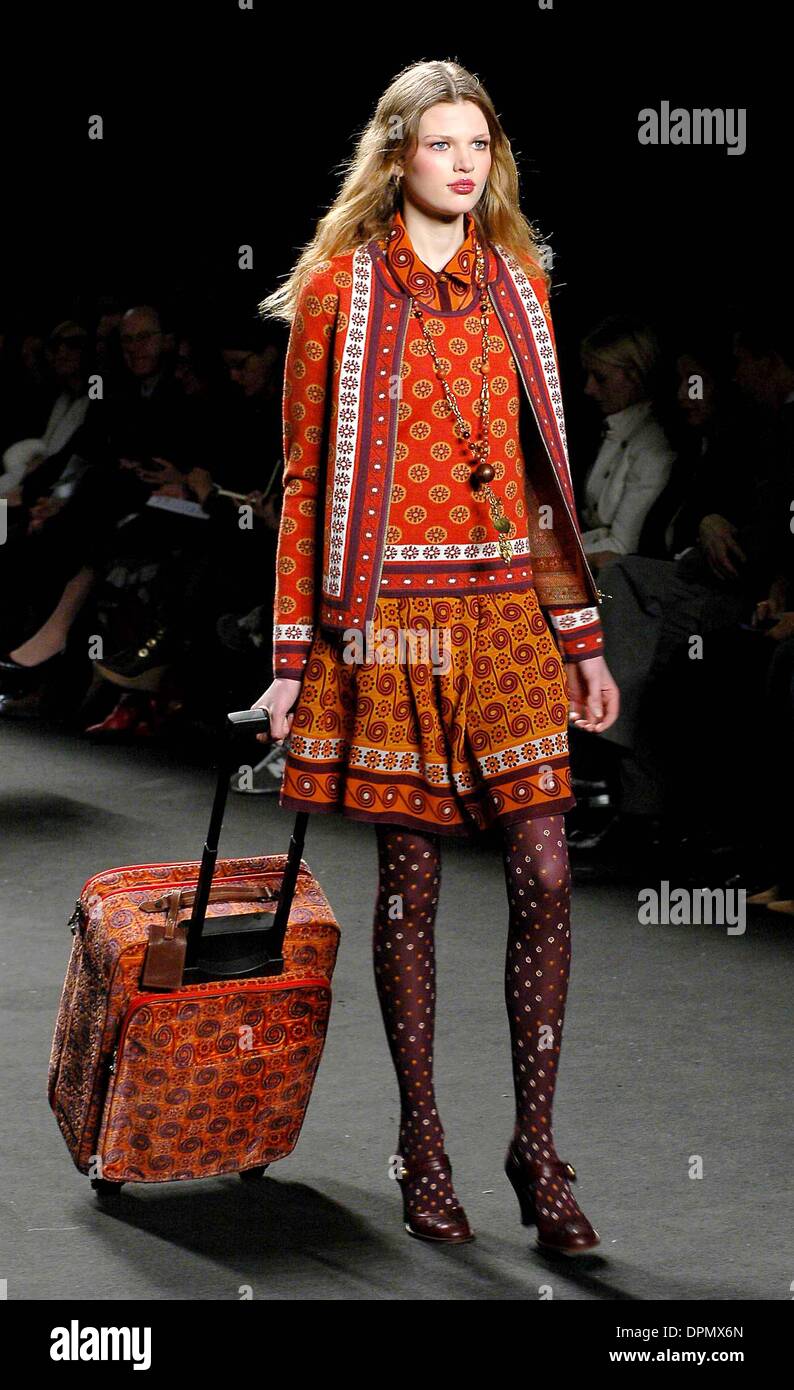 Feb. 8, 2006 - Los Angeles, CALIFORNIA, USA - K46704KR.OLYMPUS FASHION ...