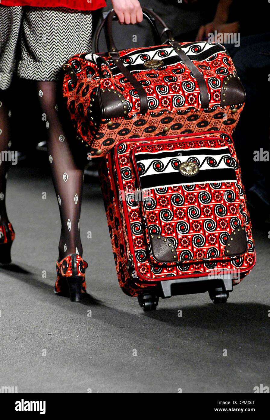 Feb. 8, 2006 - Los Angeles, CALIFORNIA, USA - K46704KR.OLYMPUS FASHION ...