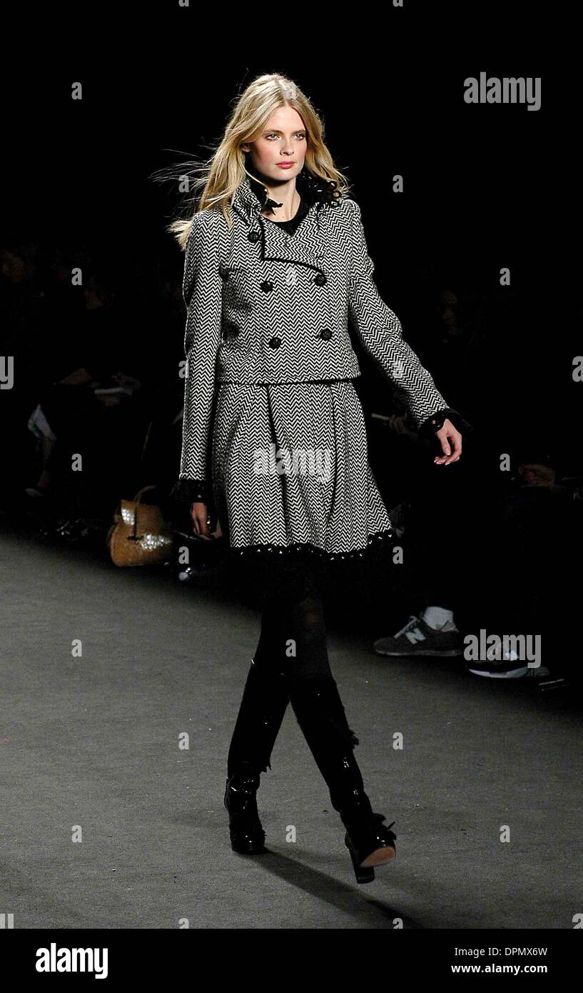 Feb. 8, 2006 - Los Angeles, CALIFORNIA, USA - K46704KR.OLYMPUS FASHION ...