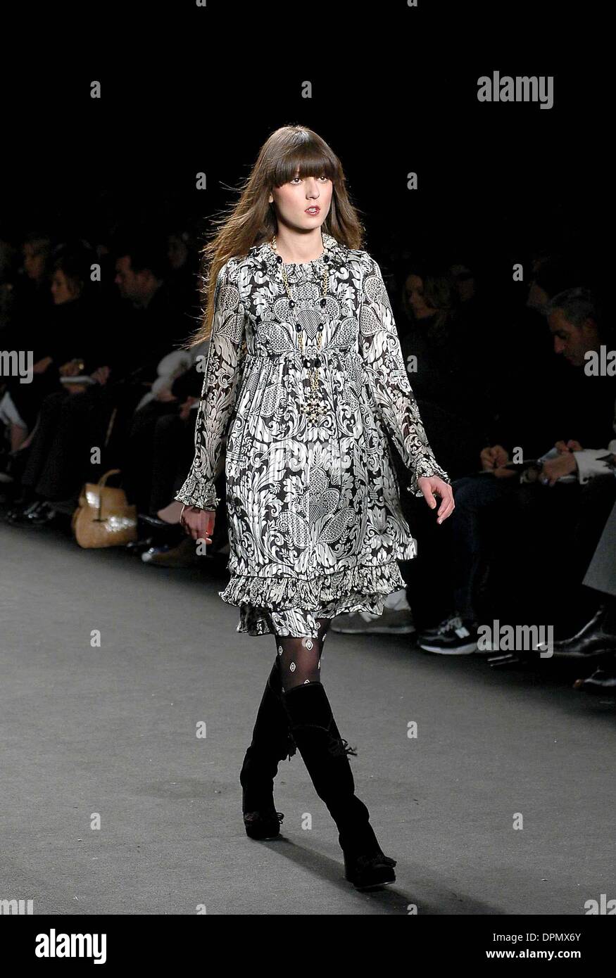 Feb. 8, 2006 - Los Angeles, CALIFORNIA, USA - K46704KR.OLYMPUS FASHION ...