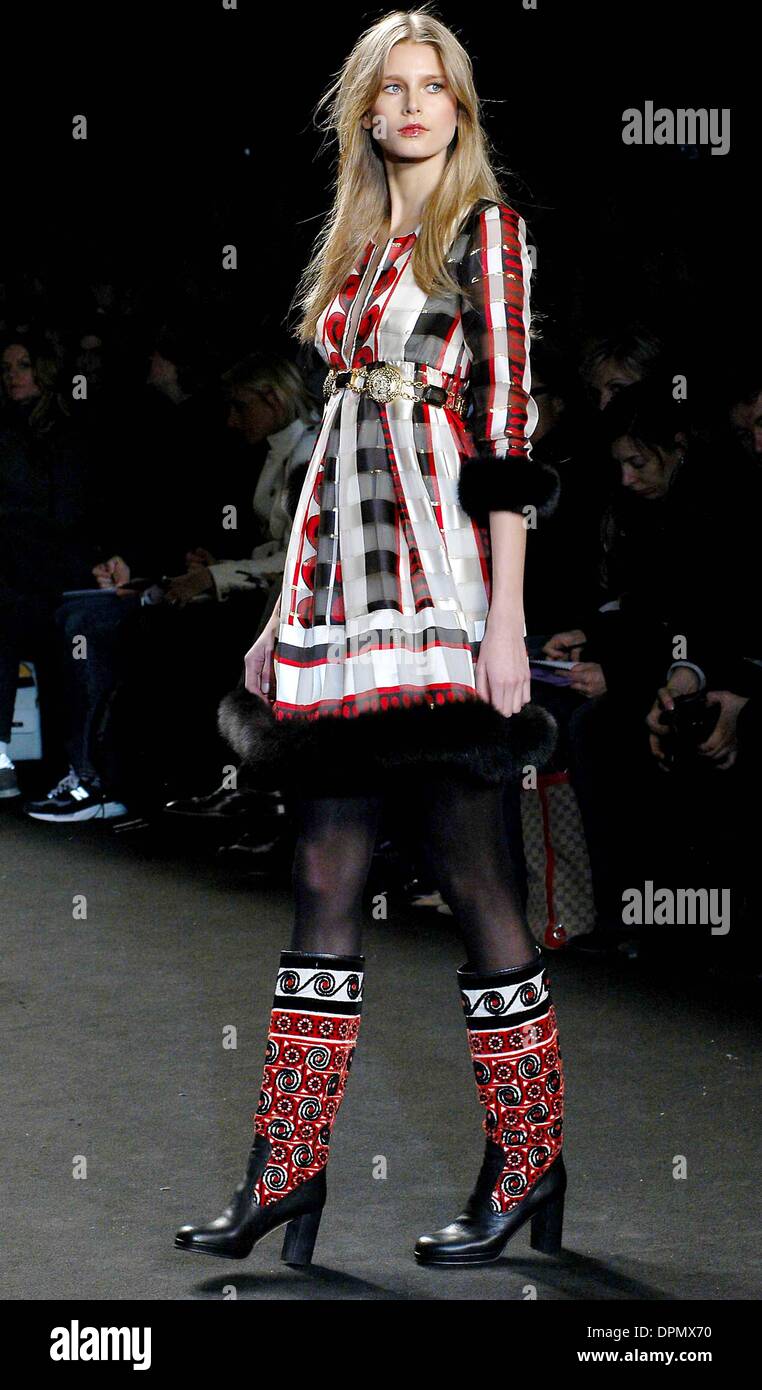 Feb. 8, 2006 - Los Angeles, CALIFORNIA, USA - K46704KR.OLYMPUS FASHION ...