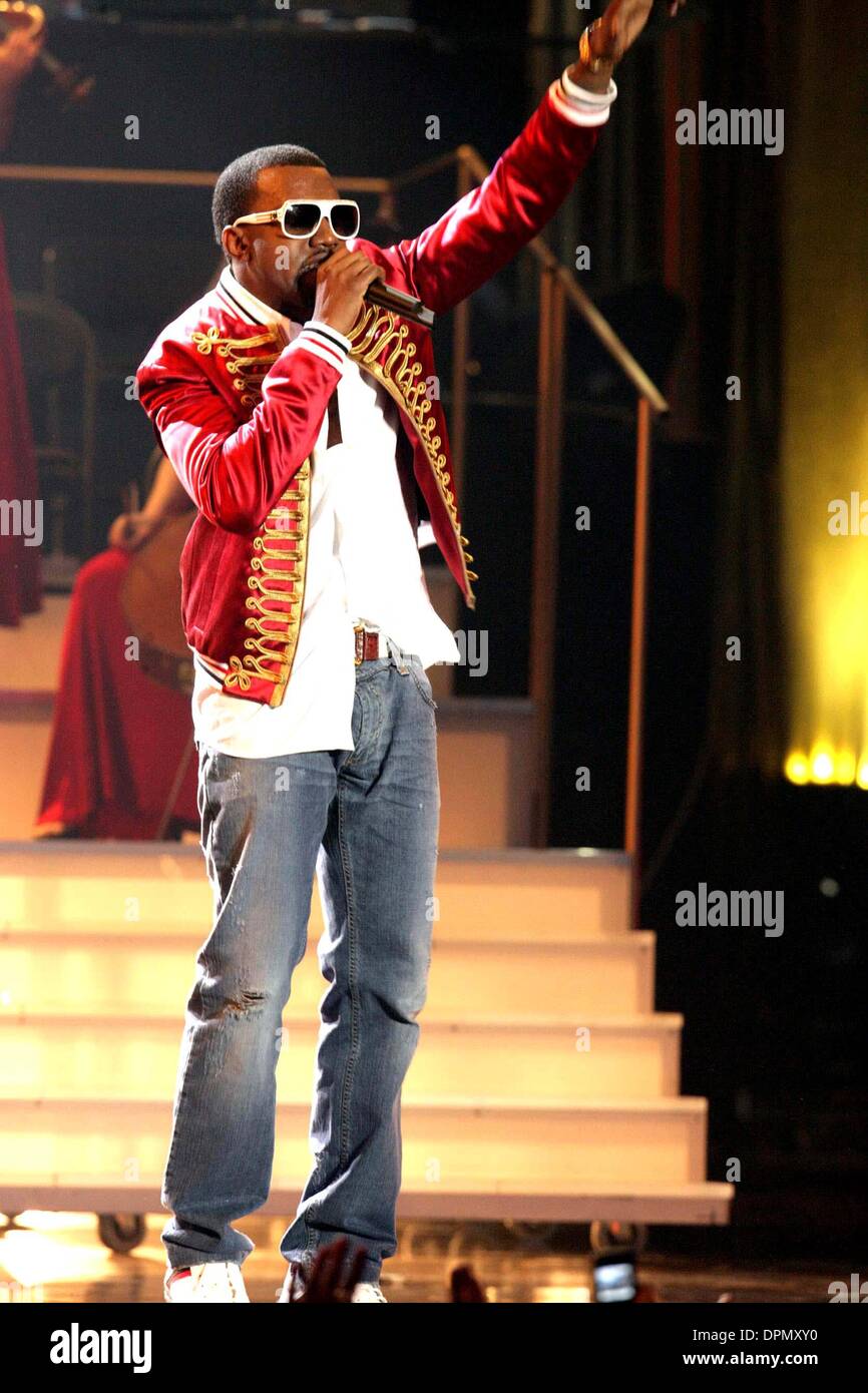 Feb. 15, 2006 - London, United Kingdom - K46832.BRIT AWARDS 2006-LIVE ...