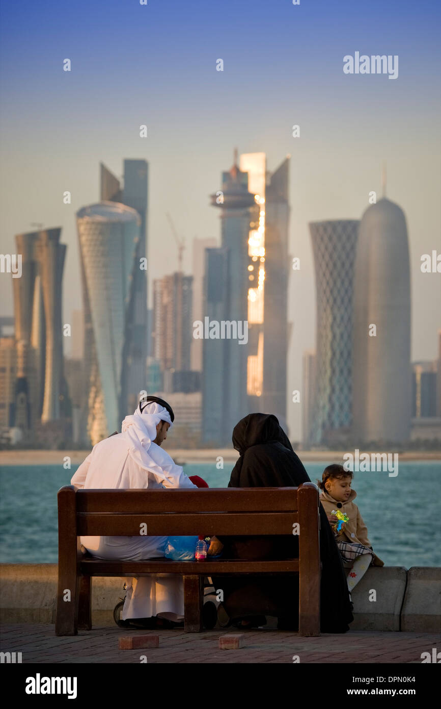 Qatari family hi-res stock photography and images - Alamy