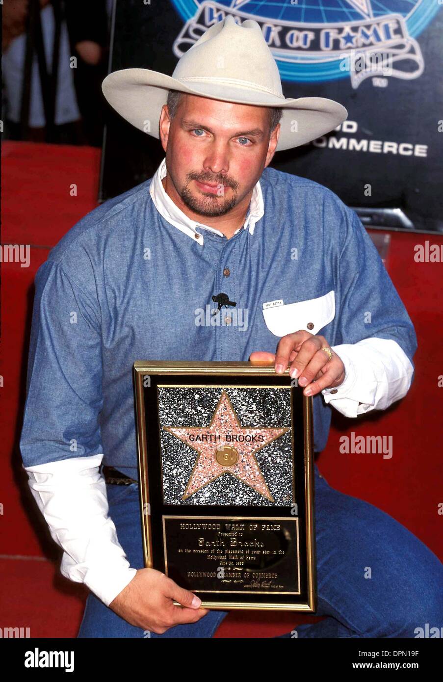 Feb. 7, 2006 - K2045LR.Garth Brooks and wife, Sandy.Recieves Star on ...