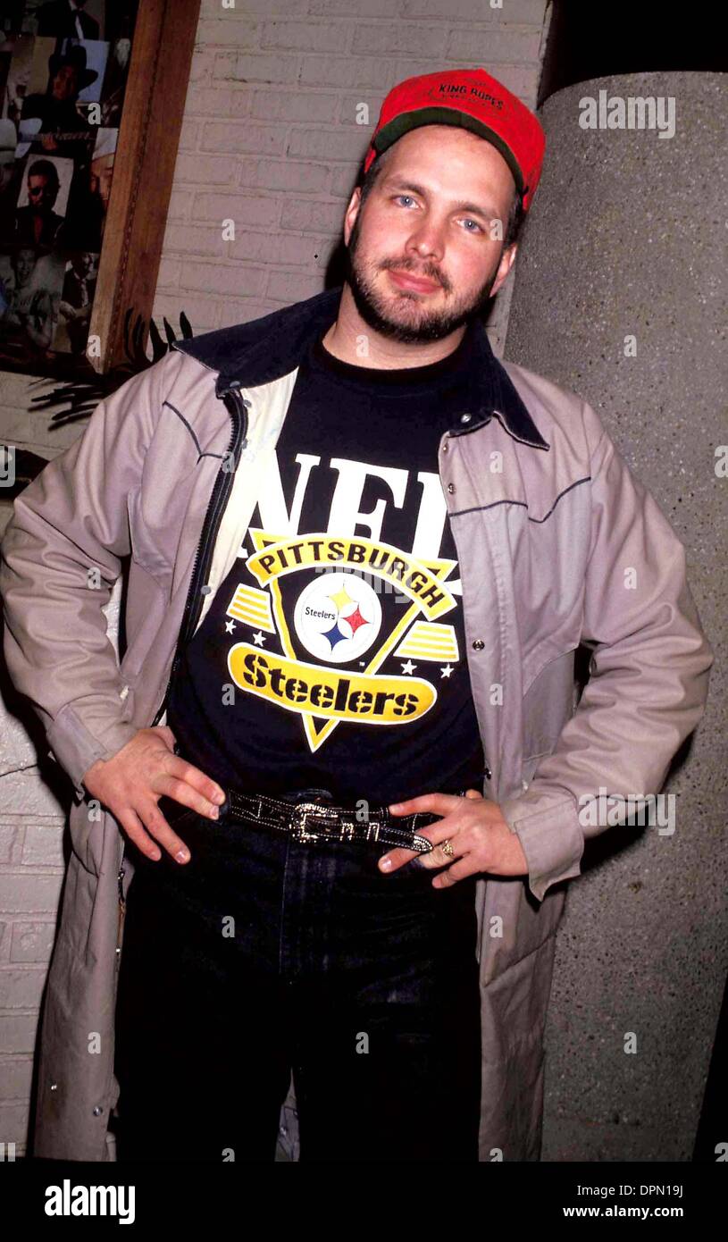 Feb. 7, 2006 - Garth Brooks. Lisa Rose - L2500(Credit Image: © Globe ...