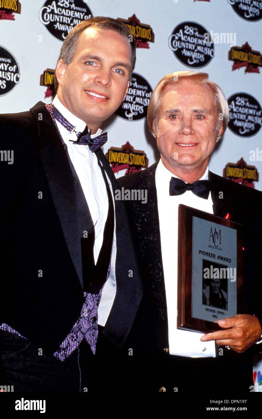 Garth brooks 1993 hi-res stock photography and images - Alamy