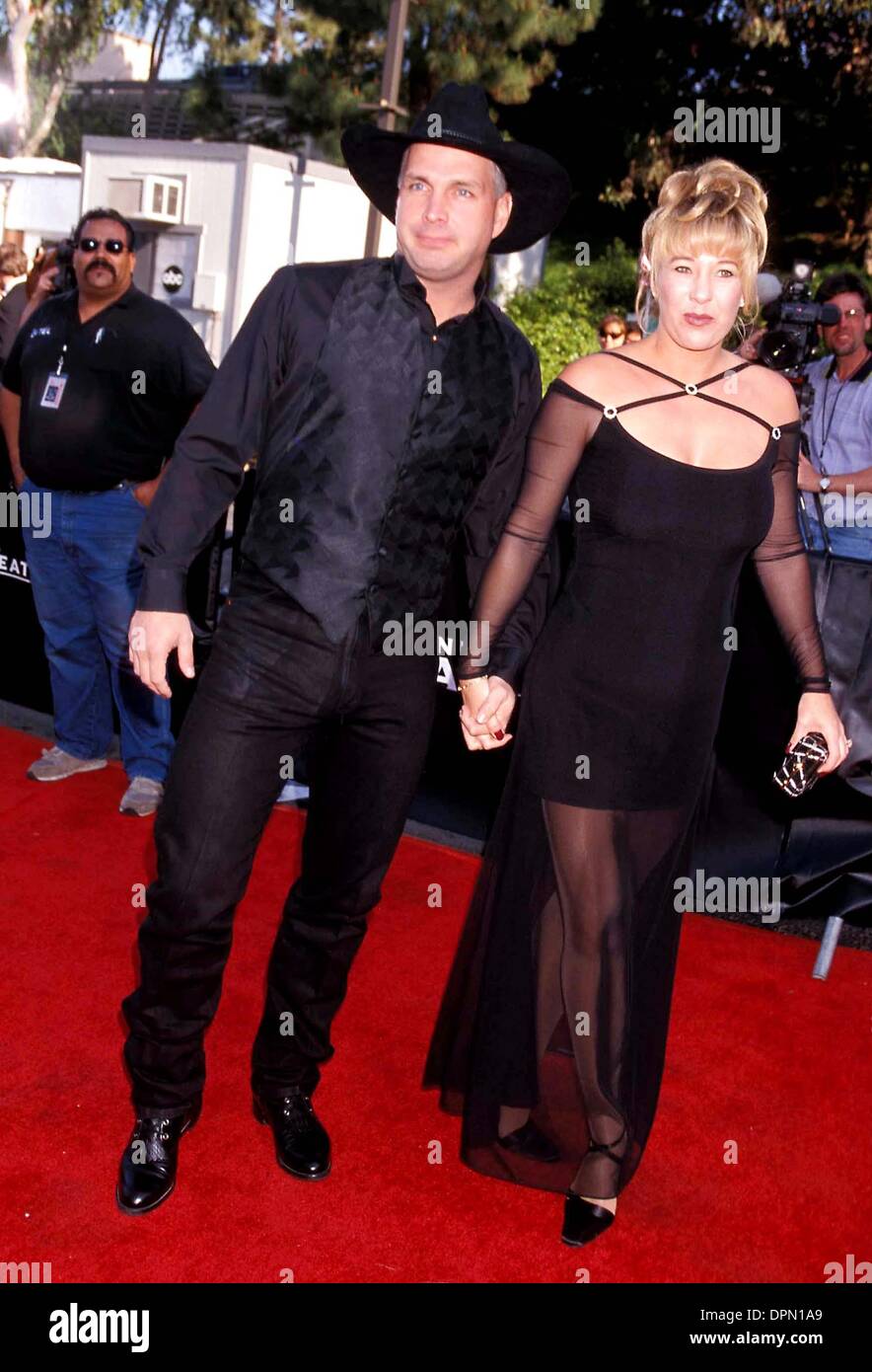 Garth brooks 1998 hi-res stock photography and images - Alamy