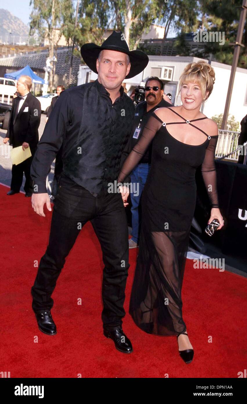 Garth brooks 1998 hi-res stock photography and images - Alamy