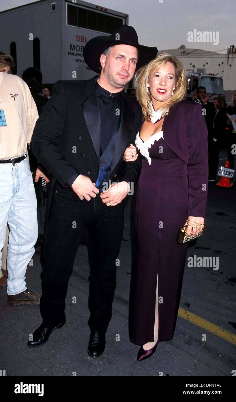 Garth brooks 1996 hi-res stock photography and images - Alamy