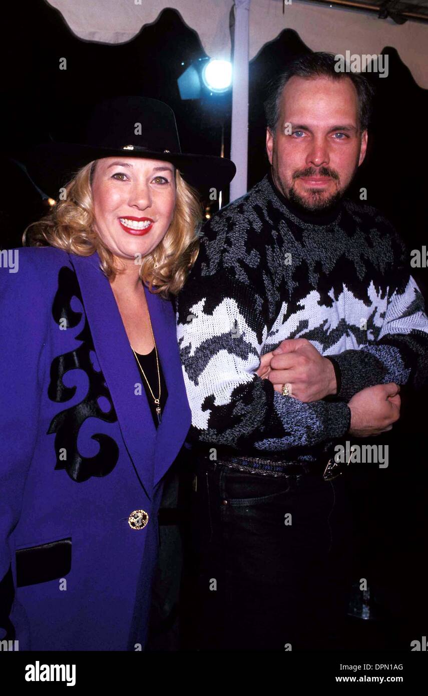Garth brooks 1995 hi-res stock photography and images - Alamy