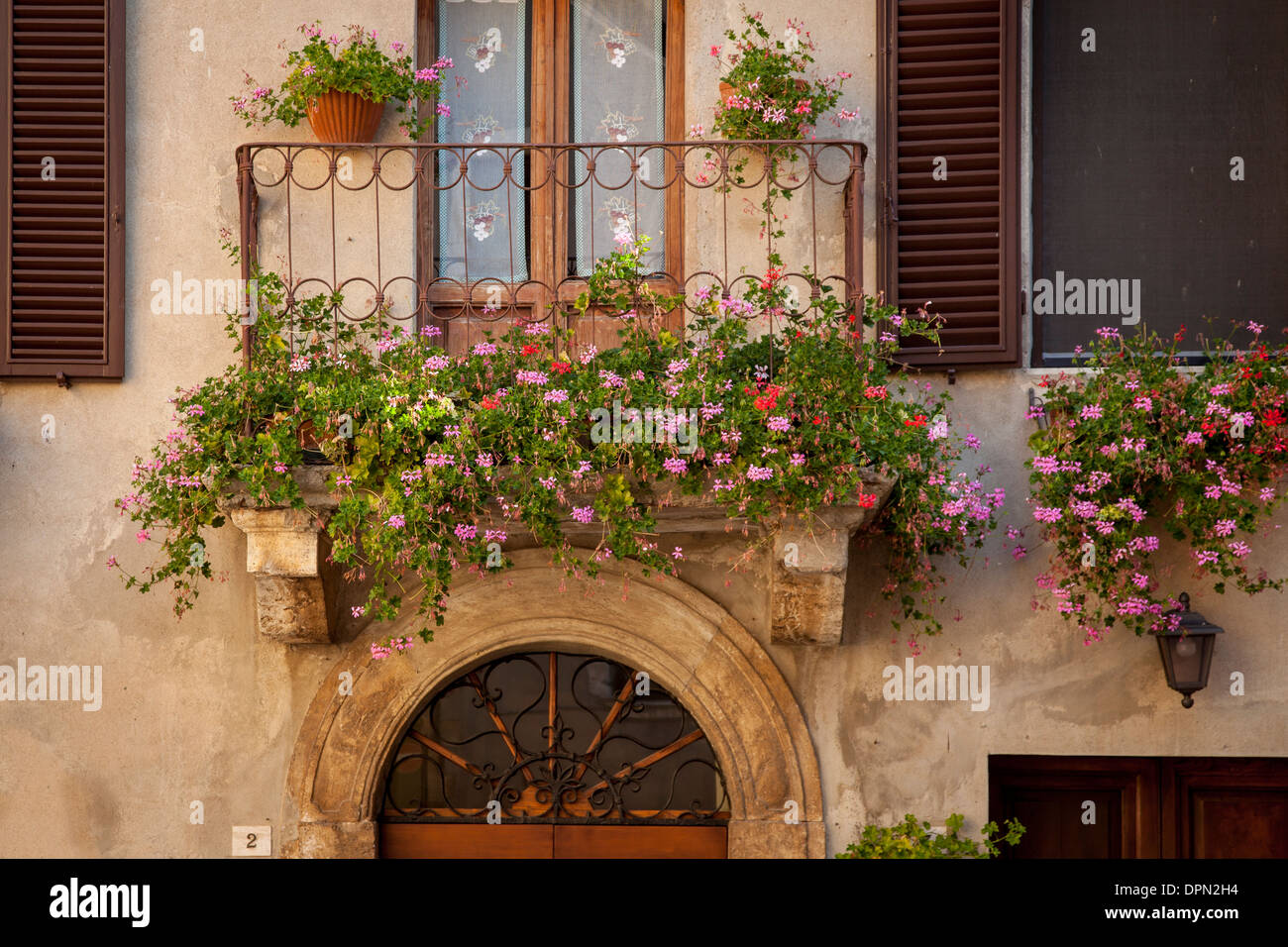 Italian house front hi-res stock photography and images - Alamy