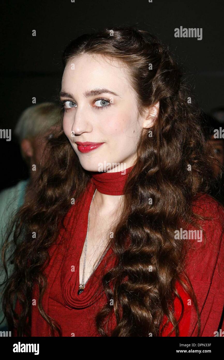 Sept. 20, 2006 - London, United Kingdom - ELIZABETH JAGGER.Gareth Pugh ...