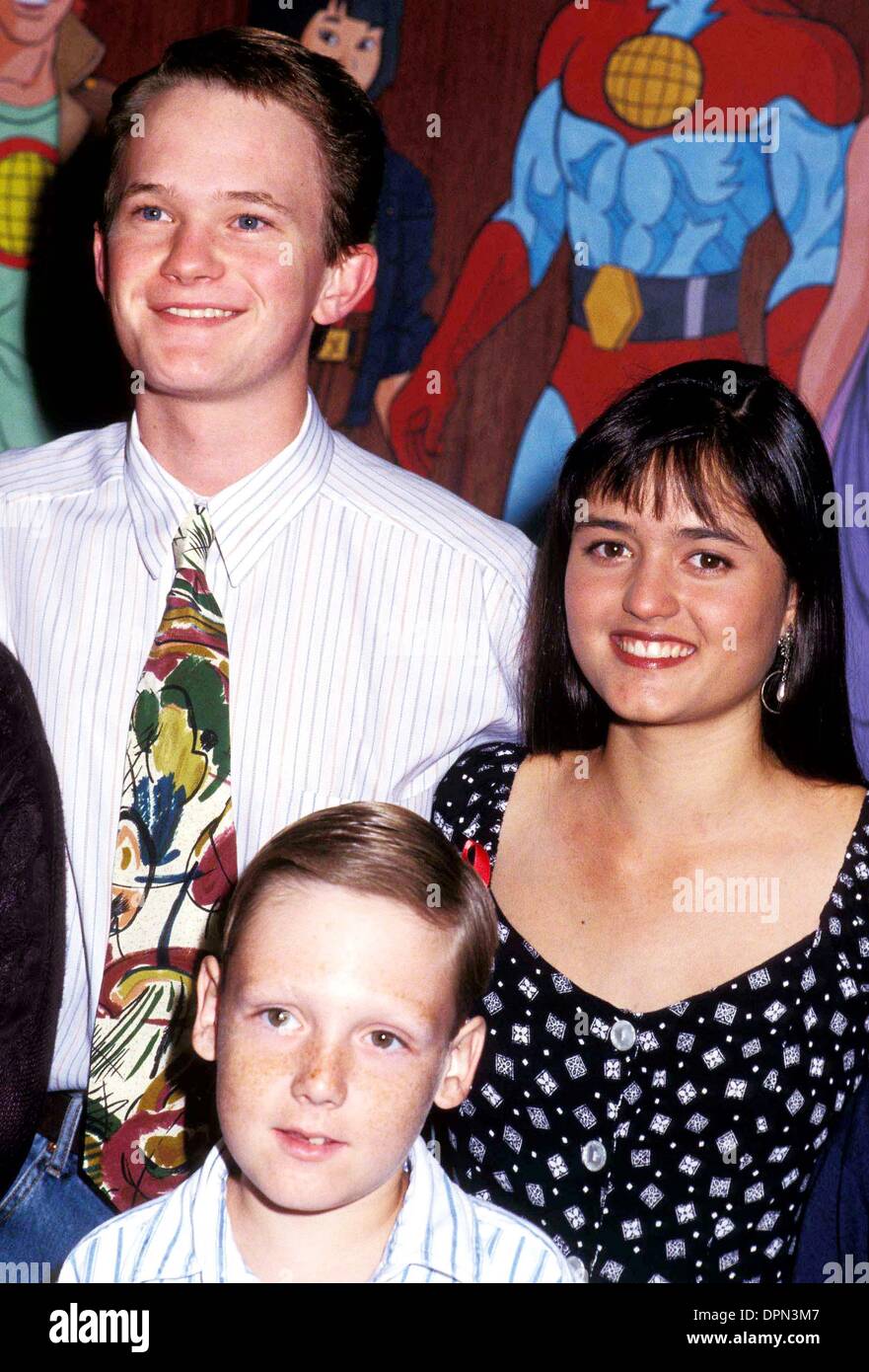 Nov. 7, 2006 - .NEIL PATRICK HARRIS.DANICA MCKELLAR.L4089 1992. LISA ...