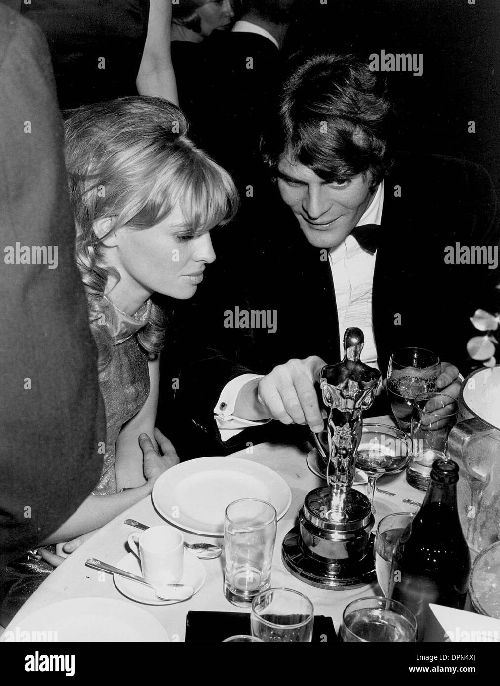 Jan. 26, 2006 - JULIE CHRISTIE WITH DON BESSANT WITH HER OSCAR STATUE ...