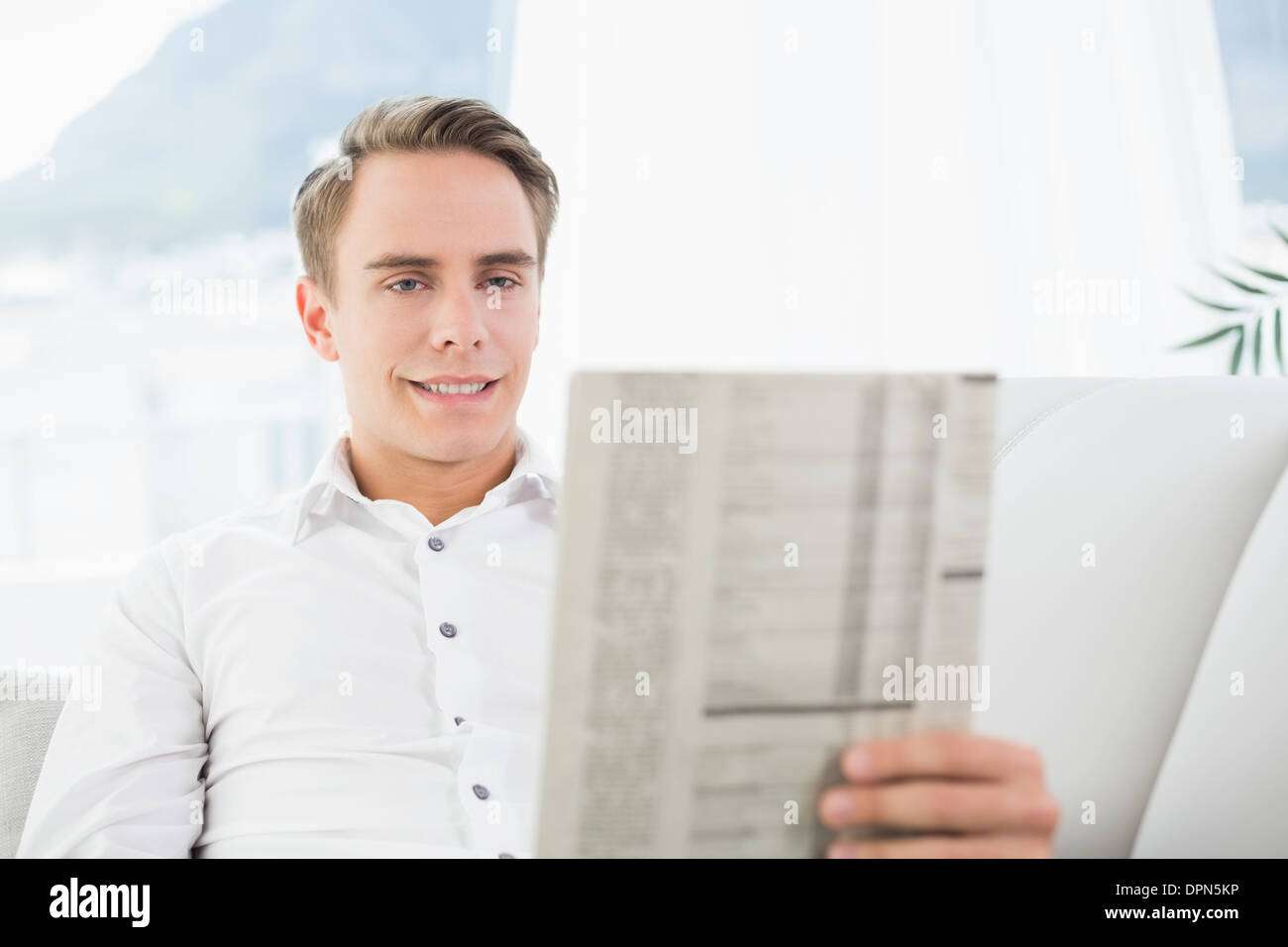Man relaxed reading hi-res stock photography and images - Alamy