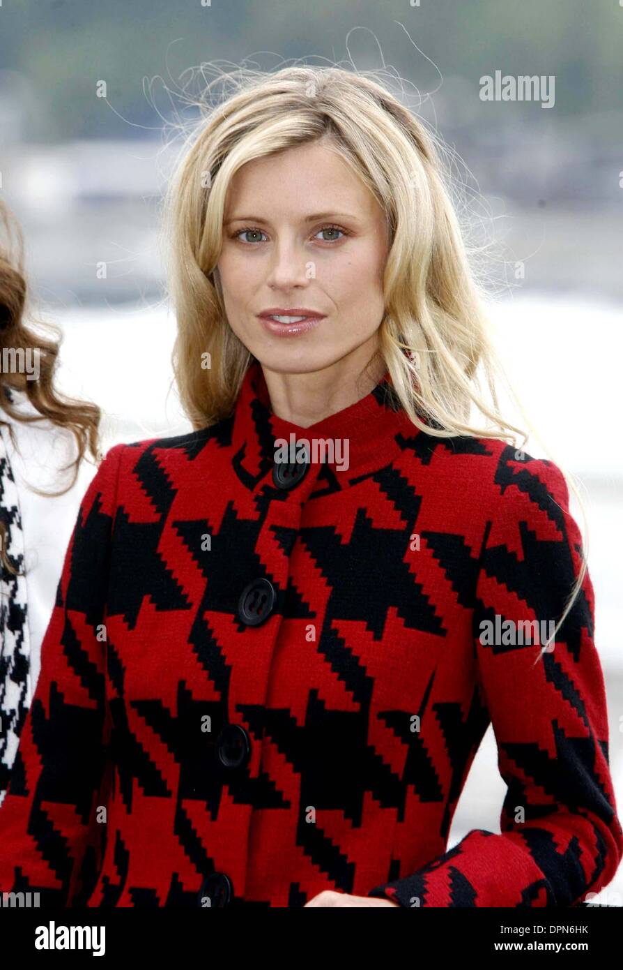 Laura bailey a hi-res stock photography and images - Alamy