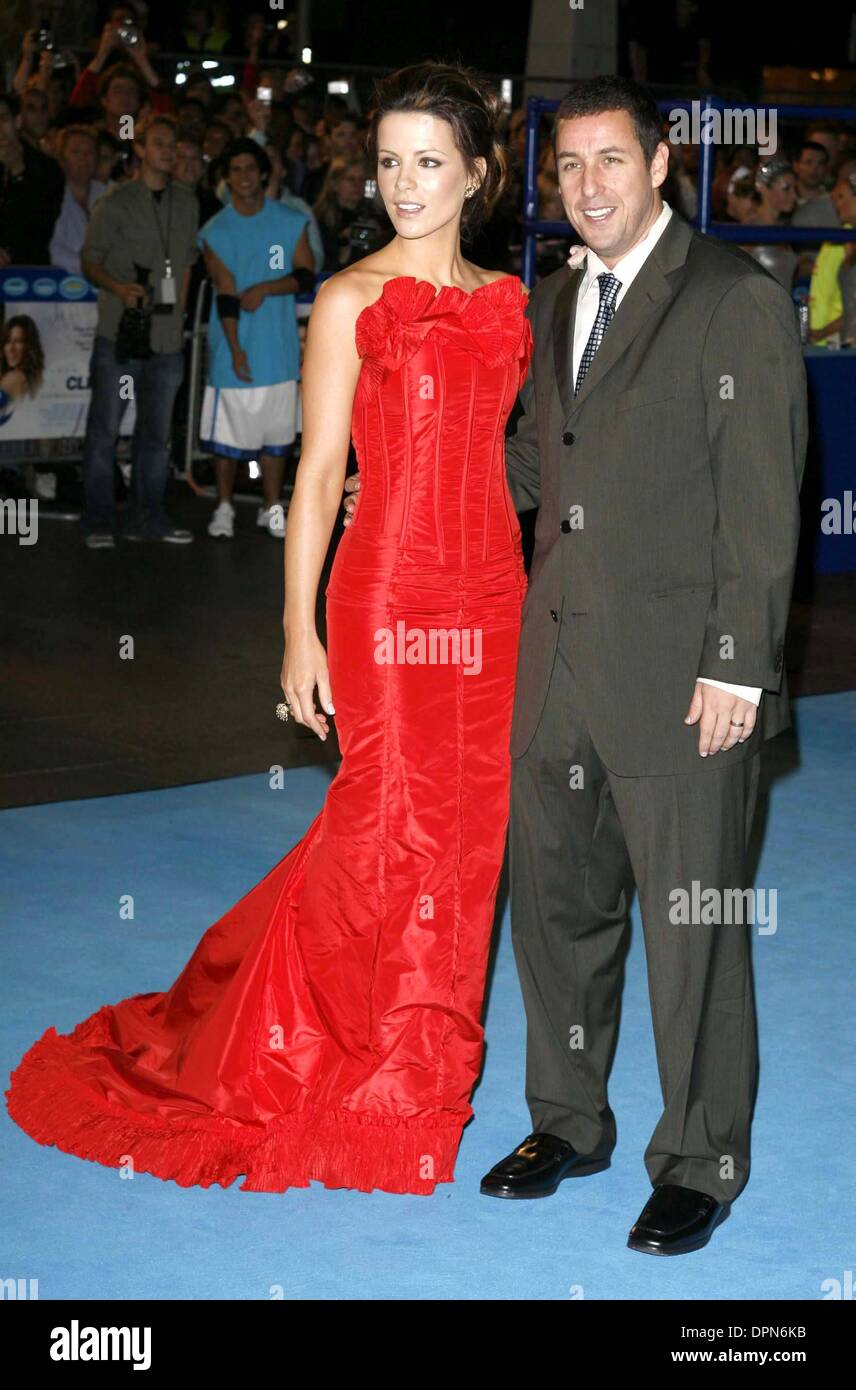 Click 2006 kate beckinsale adam hi-res stock photography and images - Alamy