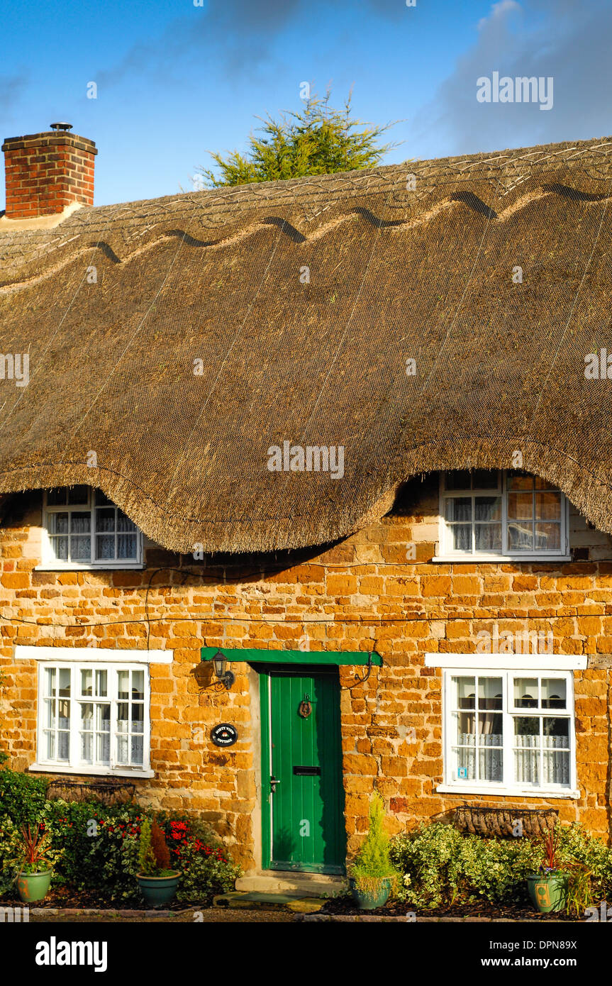 Thatched cottage Rockingham village Northamptonshire Stock Photo - Alamy
