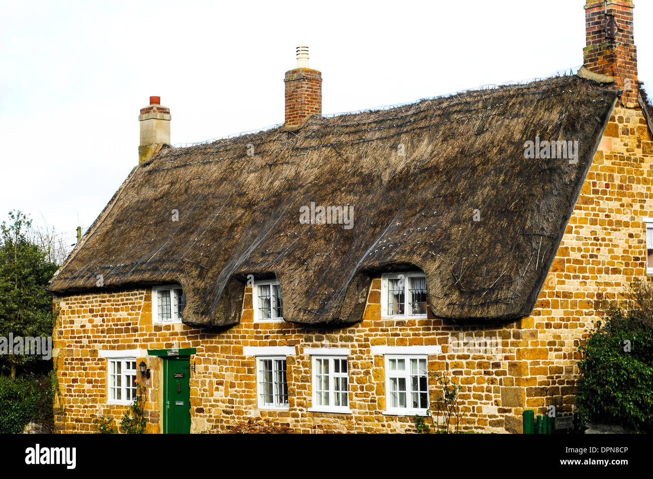 Thatched cottage Rockingham village Northamptonshire Stock Photo - Alamy