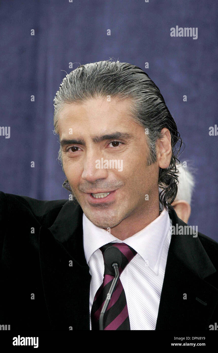 Alejandro fernandez hi-res stock photography and images - Alamy