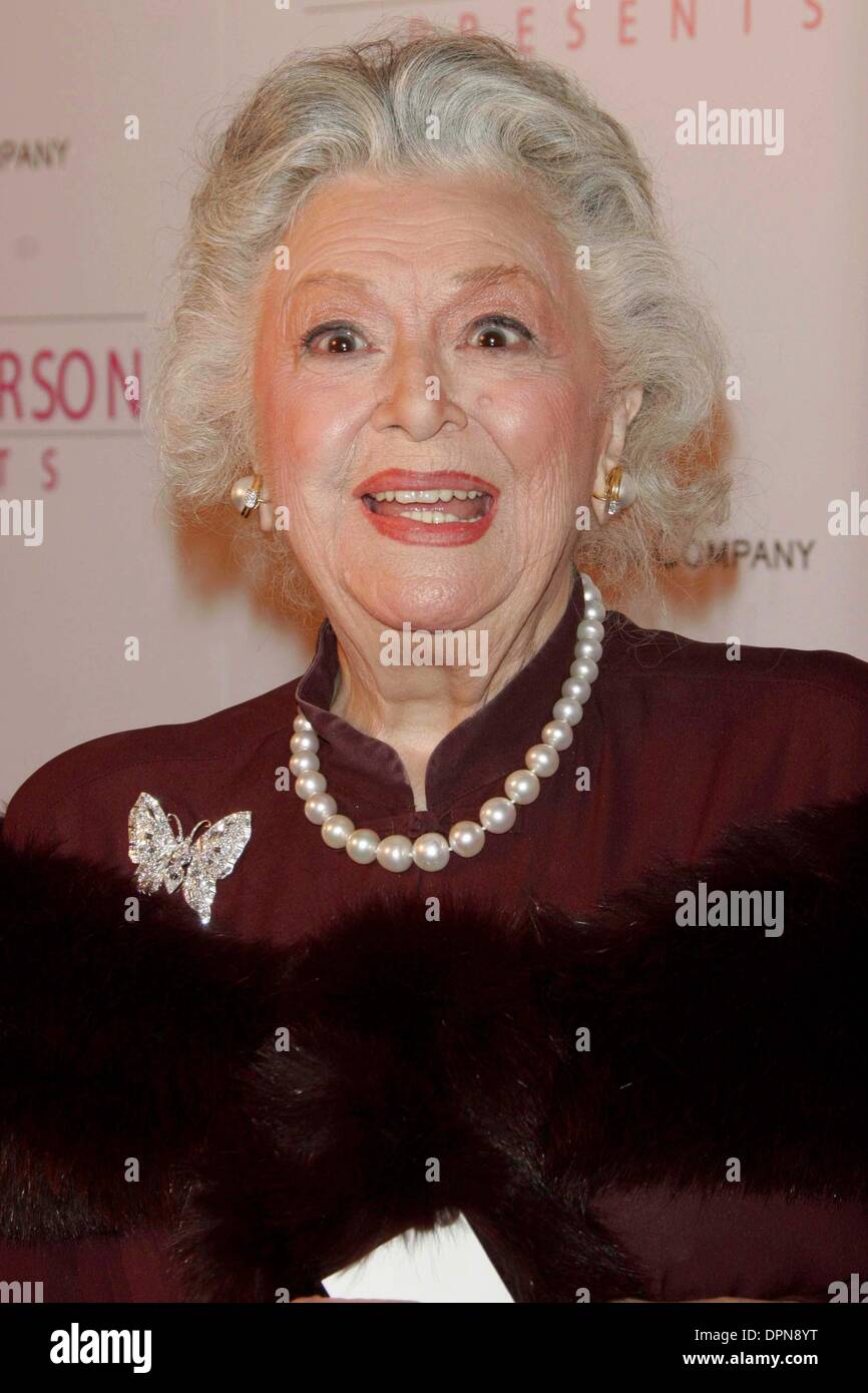 Dec. 5, 2005 - Hollywood, CALIFORNIA, USA - MRS HENDERSON PRESENTS ...