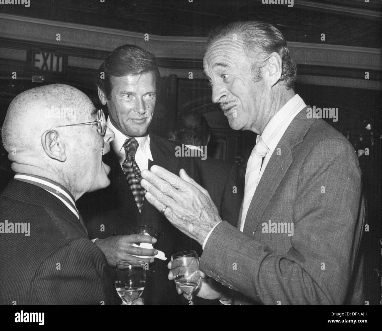 Roger moore david niven hi-res stock photography and images - Alamy