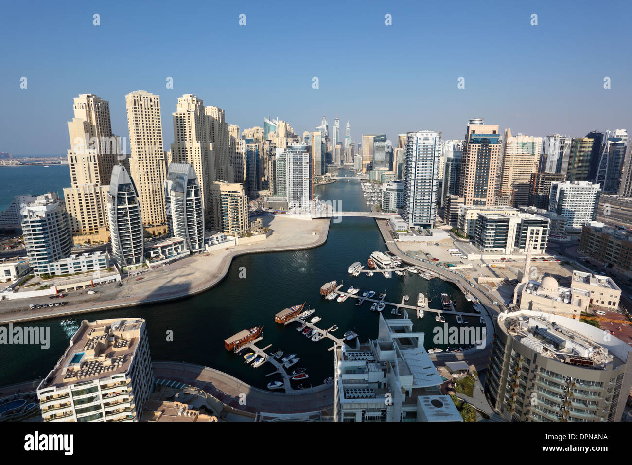 Boats and yachts marina bay dubai hi-res stock photography and images ...