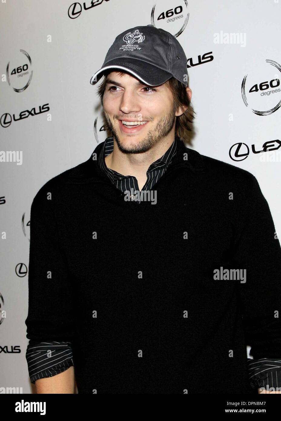Oct. 20, 2006 - Beverly Hills, CALIFORNIA, USA - ASHTON KUTCHER -.LEXUS ...