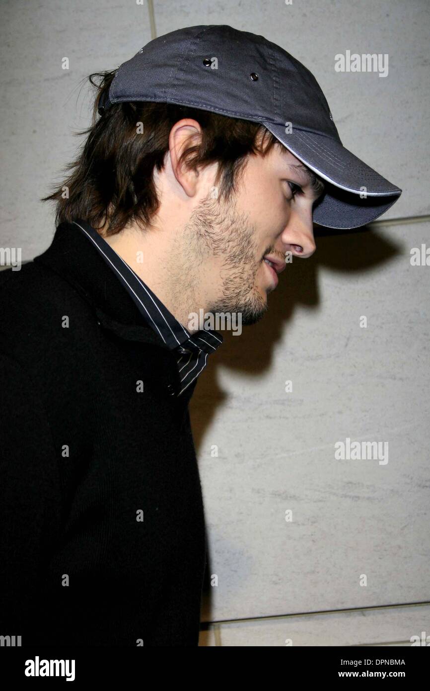 Oct. 20, 2006 - Beverly Hills, CALIFORNIA, USA - ASHTON KUTCHER -.LEXUS ...