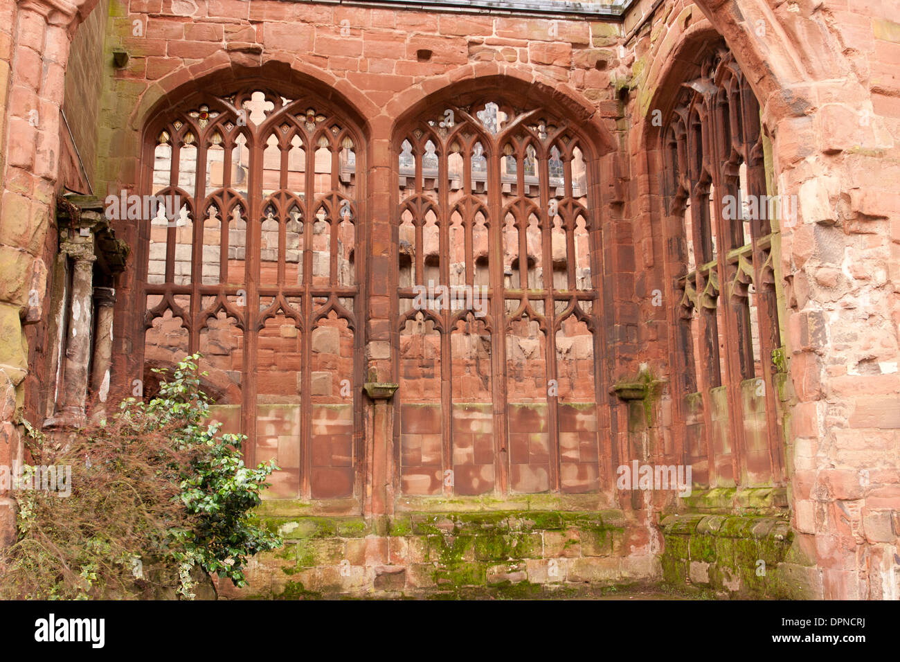 Coventry cathedral ruins ruined england hi-res stock photography and ...