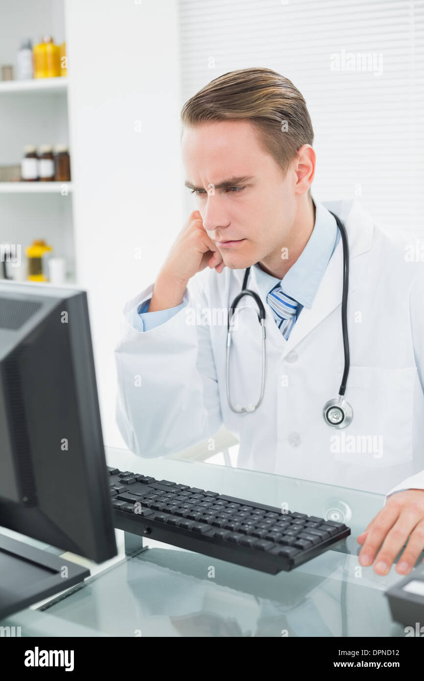 Serious doctor hi-res stock photography and images - Alamy