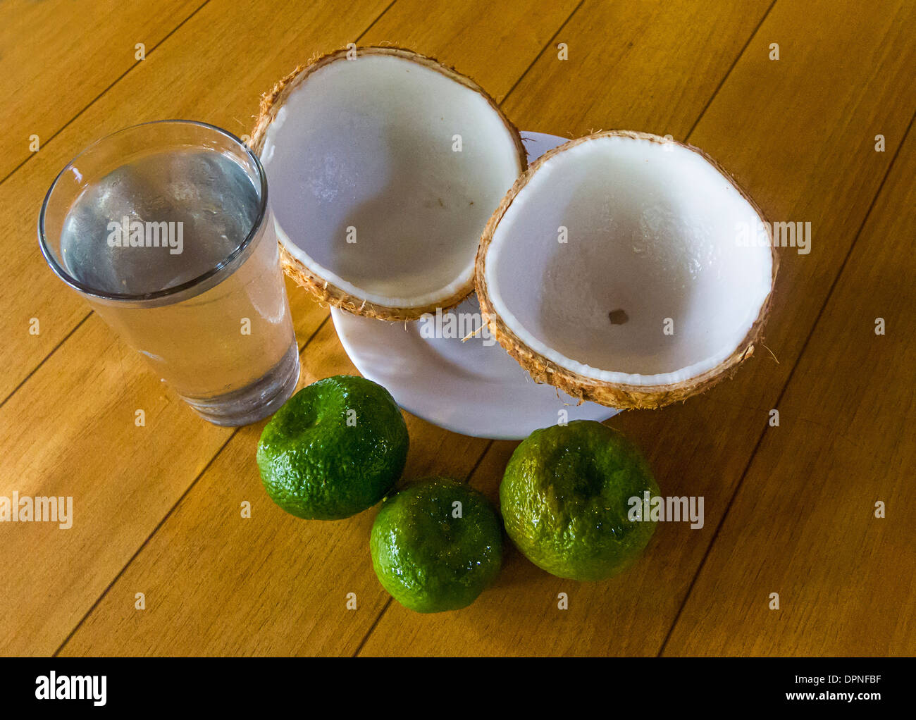 Green outer husk hi-res stock photography and images - Alamy