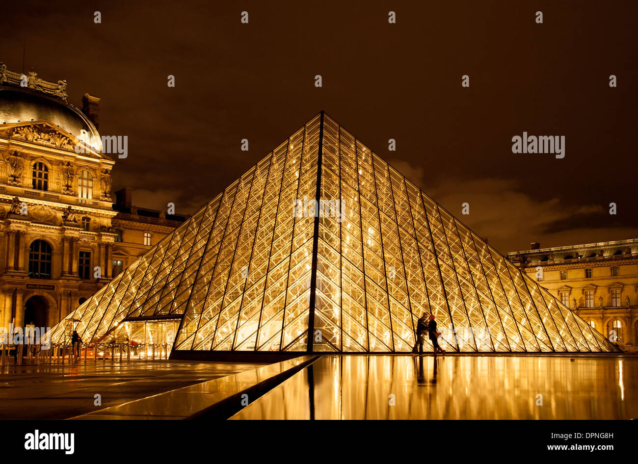 Outside the louvre hi-res stock photography and images - Alamy