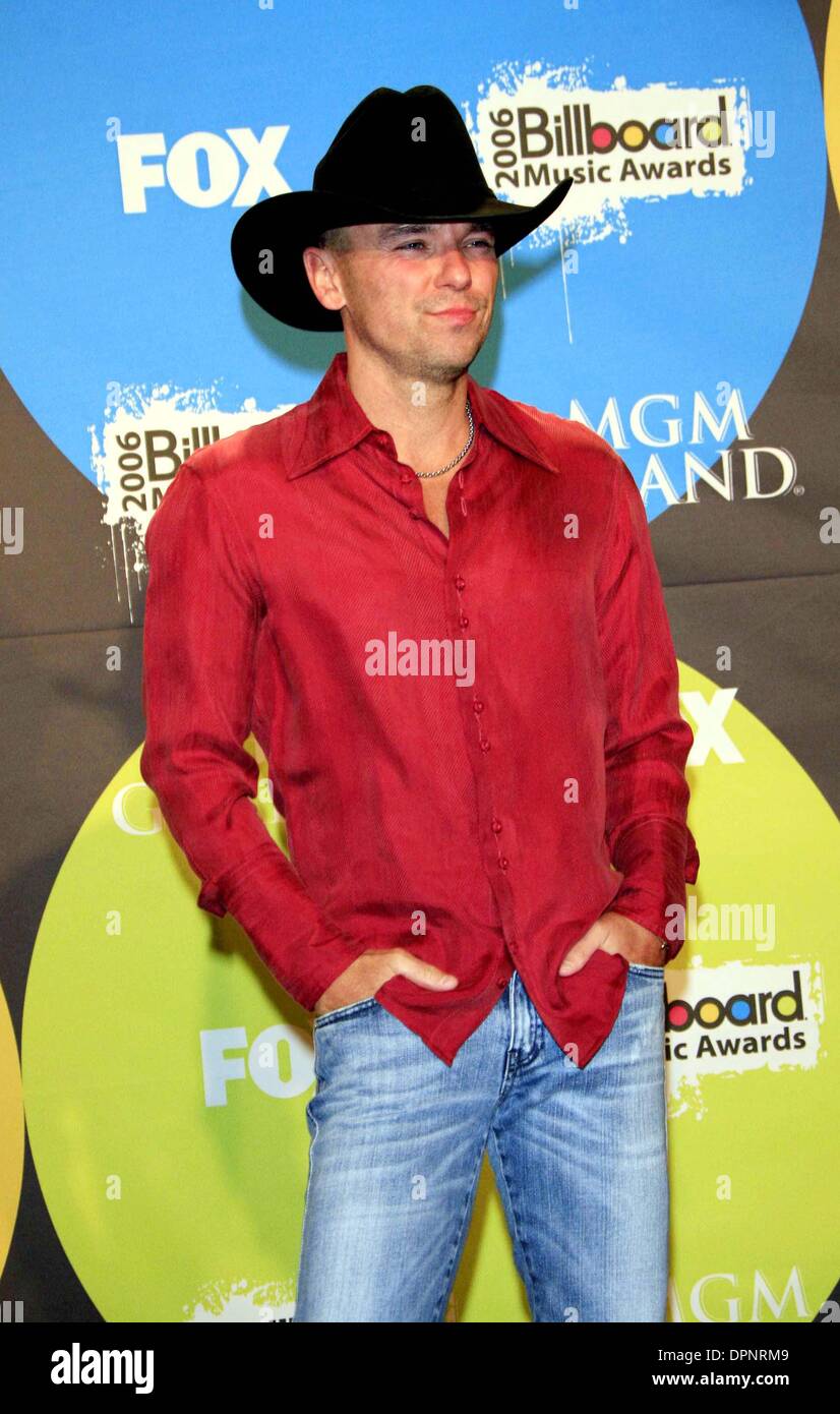 Kenny chesney 2006 billboard music hi-res stock photography and images ...