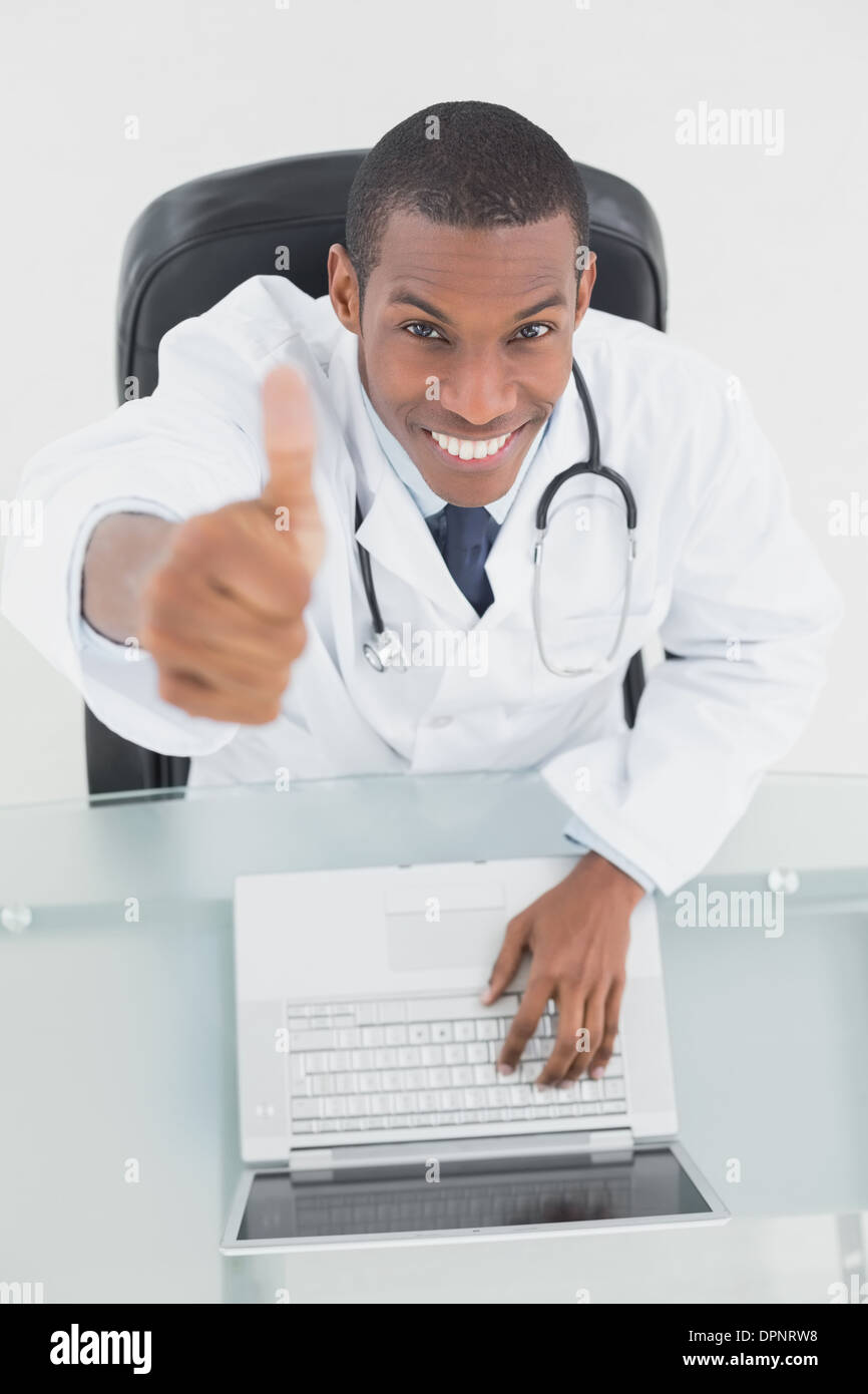 Stethoscope laptop doctor hand hi-res stock photography and images - Alamy