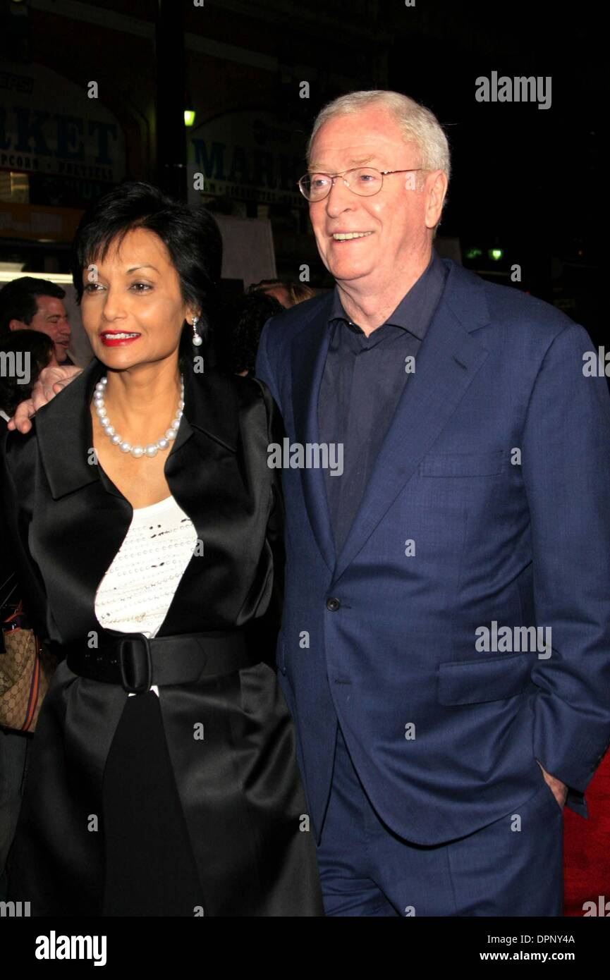 Oct. 17, 2006 - Hollywood, CALIFORNIA, USA - MICHAEL CAINE AND WIFE ...