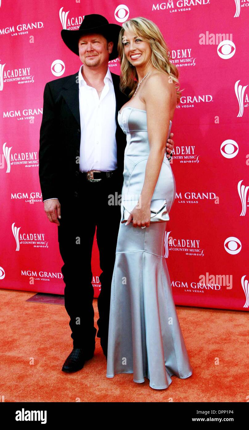May 23, 2006 - Las Vegas, NEVADA, USA - TRACY LAWRENCE AND WIFE -.41ST ...