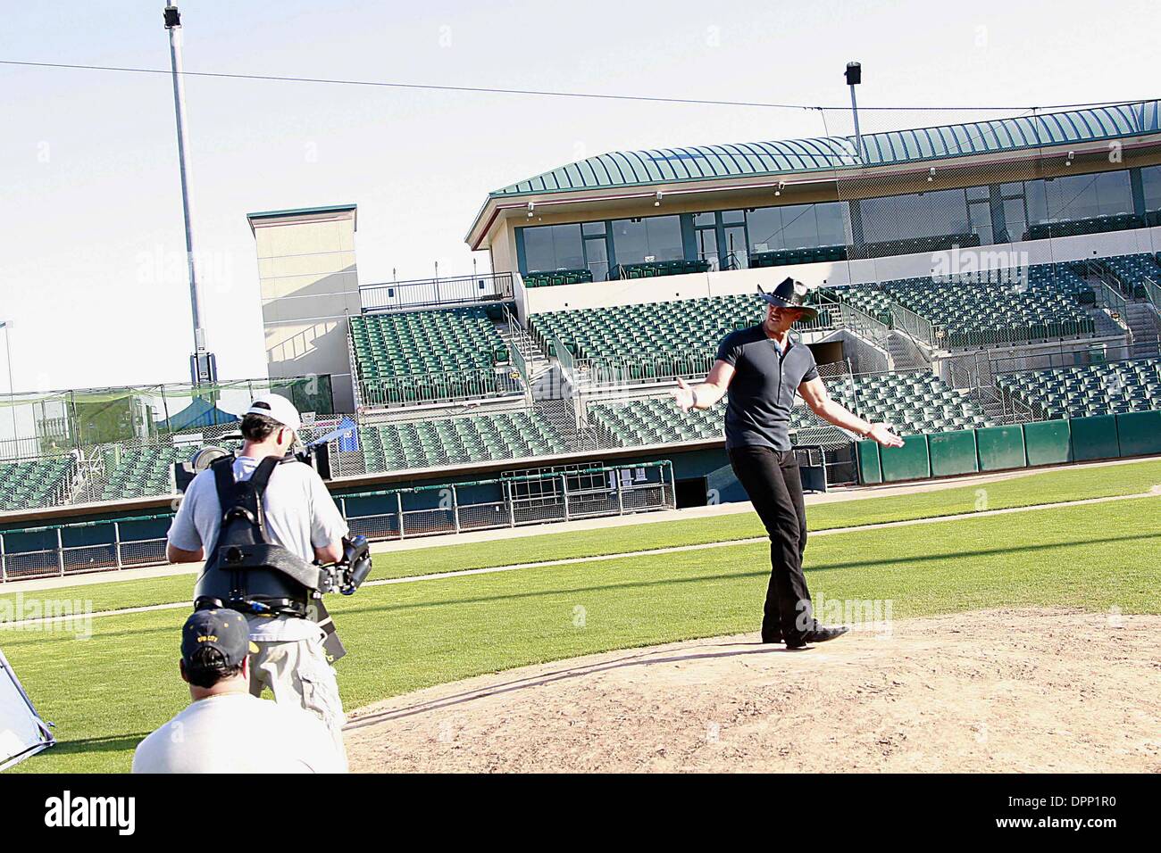 May 31, 2006 - Lancaster, CALIFORNIA, USA - TRACE ADKINS -.VIDEO SHOOT ...