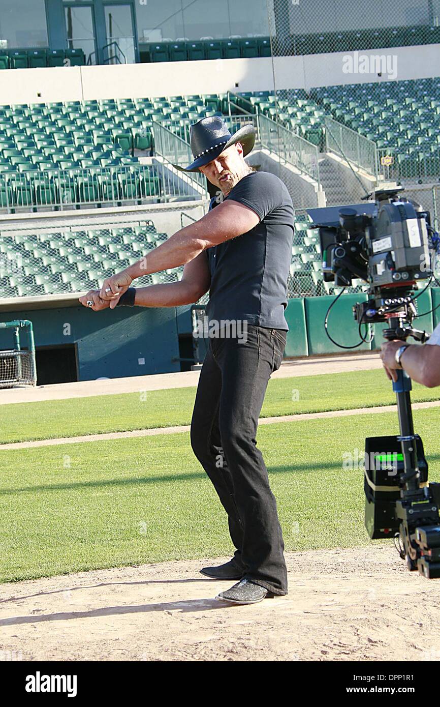 May 31, 2006 - Lancaster, CALIFORNIA, USA - TRACE ADKINS -.VIDEO SHOOT ...
