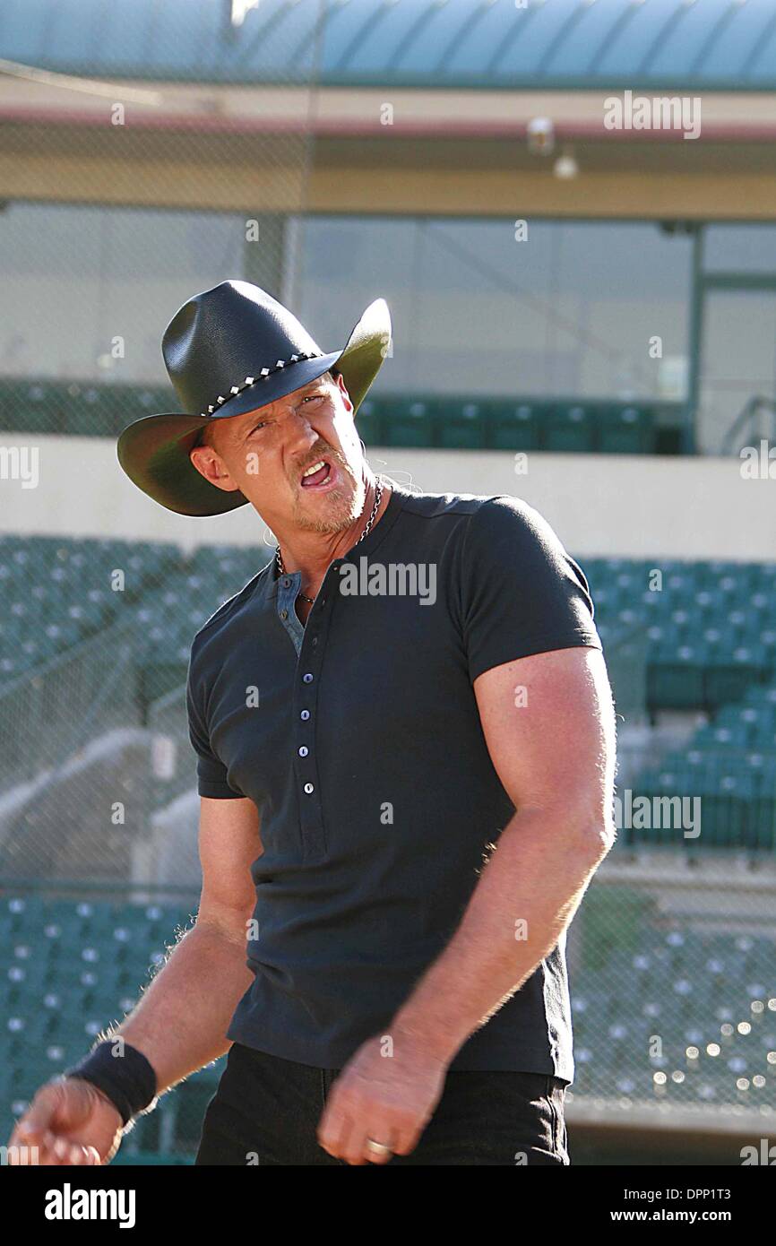 May 31, 2006 - Lancaster, CALIFORNIA, USA - TRACE ADKINS -.VIDEO SHOOT ...