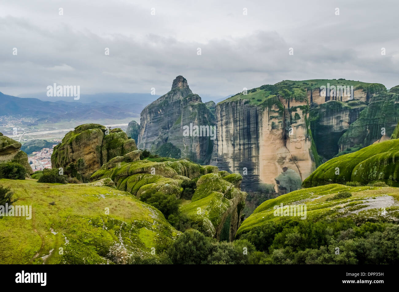 Giant rocks hi-res stock photography and images - Alamy
