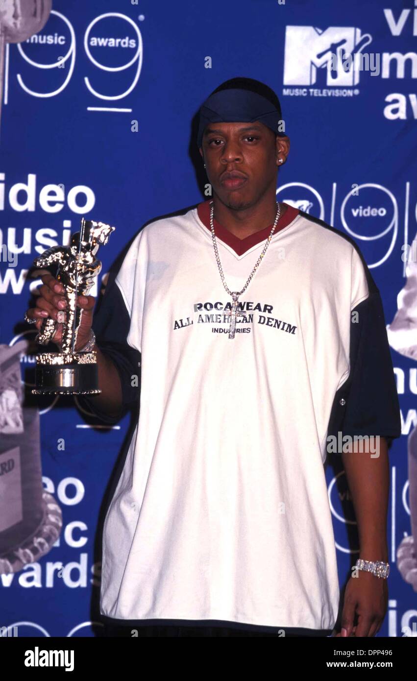 1999 mtv video music awards hi-res stock photography and images - Alamy