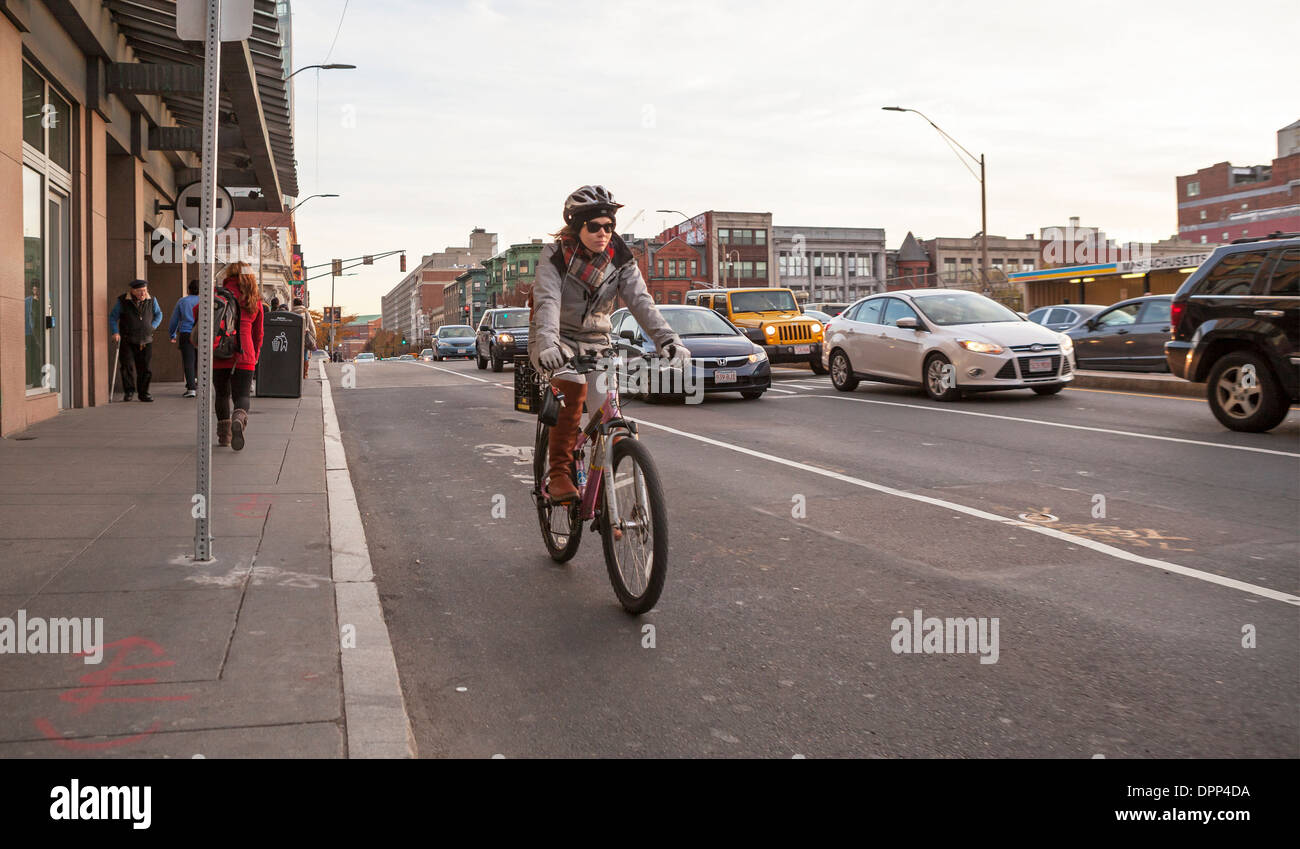 Bicycle commute boston hi-res stock photography and images - Alamy