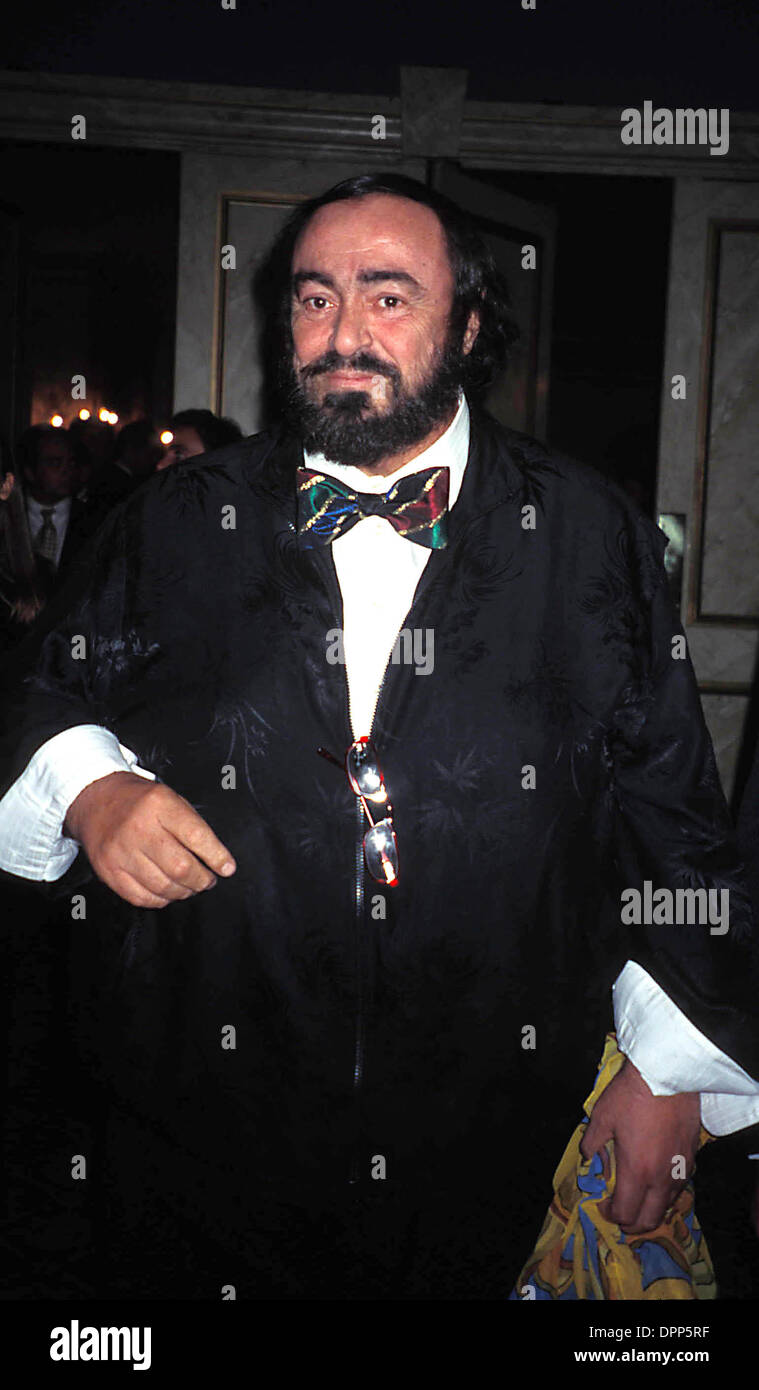 Pavarottis hi-res stock photography and images - Alamy