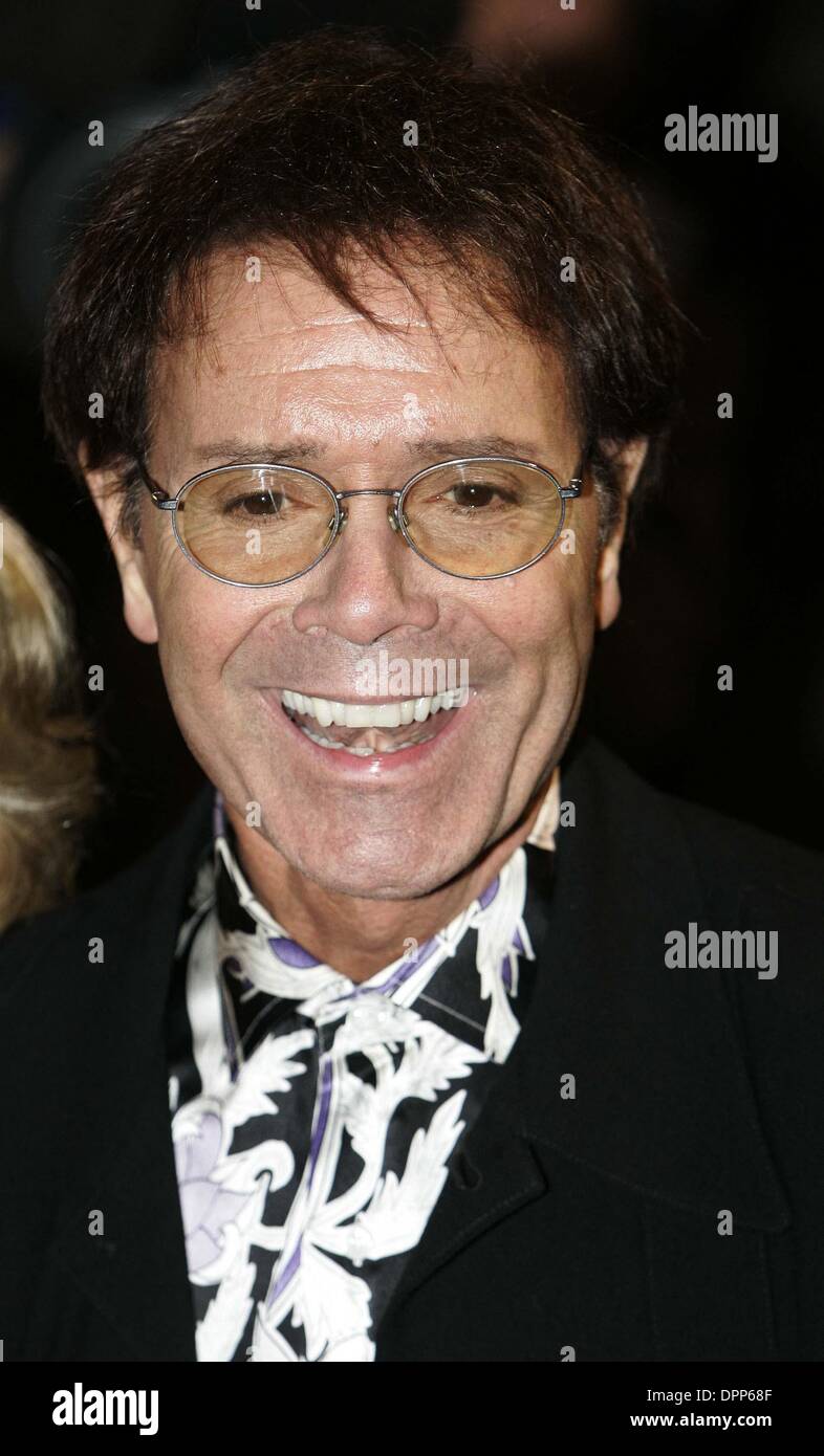 Cliff richard uk singer hi-res stock photography and images - Alamy