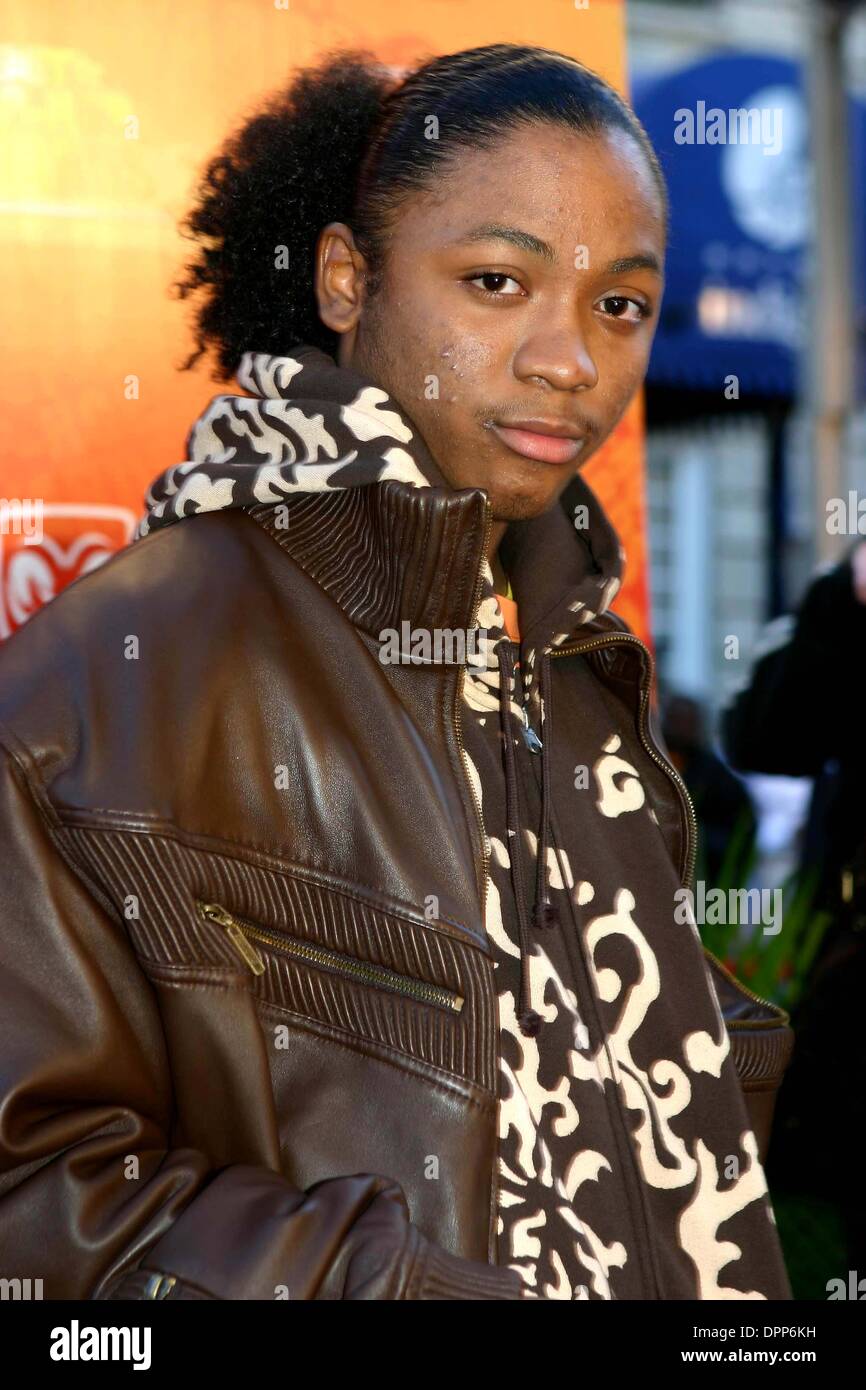 Nov. 12, 2006 - JULITO MCCULLUM .(NAMOND BRICE OF HBO'S ''THE WIRE'')..K50781SJO .BET 1st Hip ...