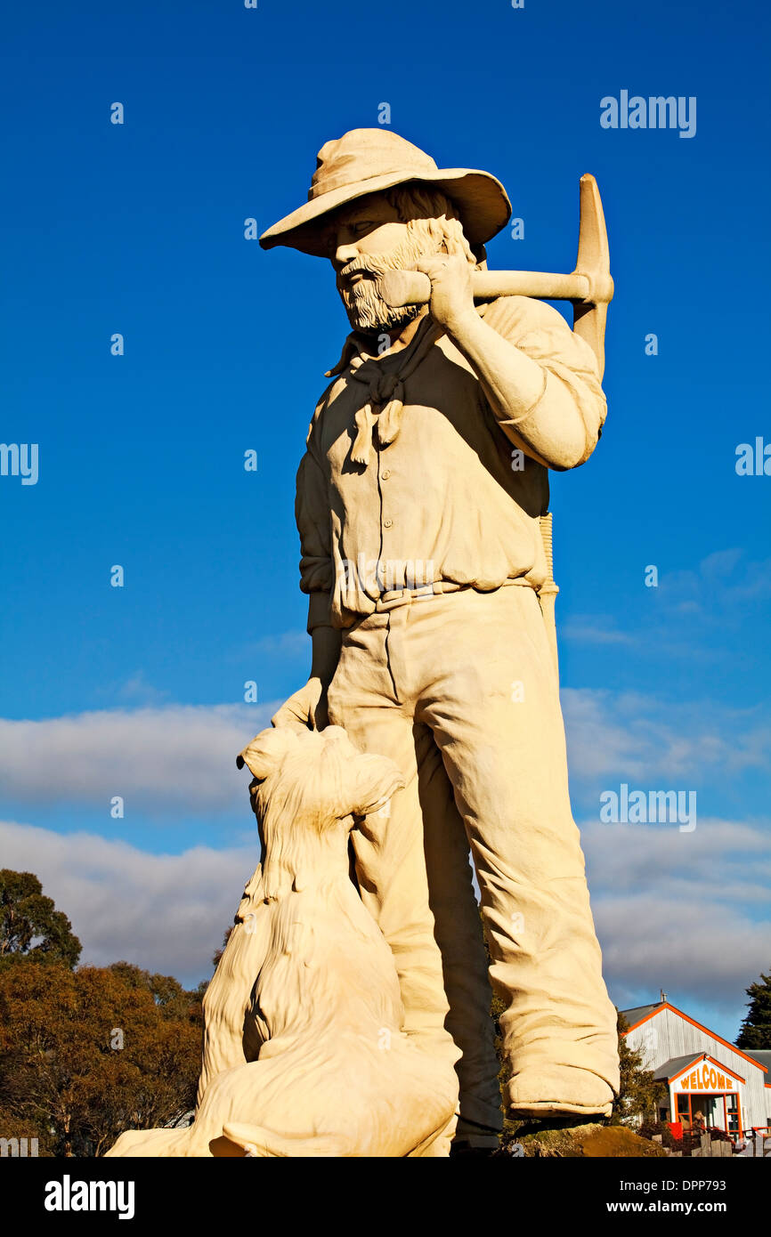 Australian digger statue hi-res stock photography and images - Alamy