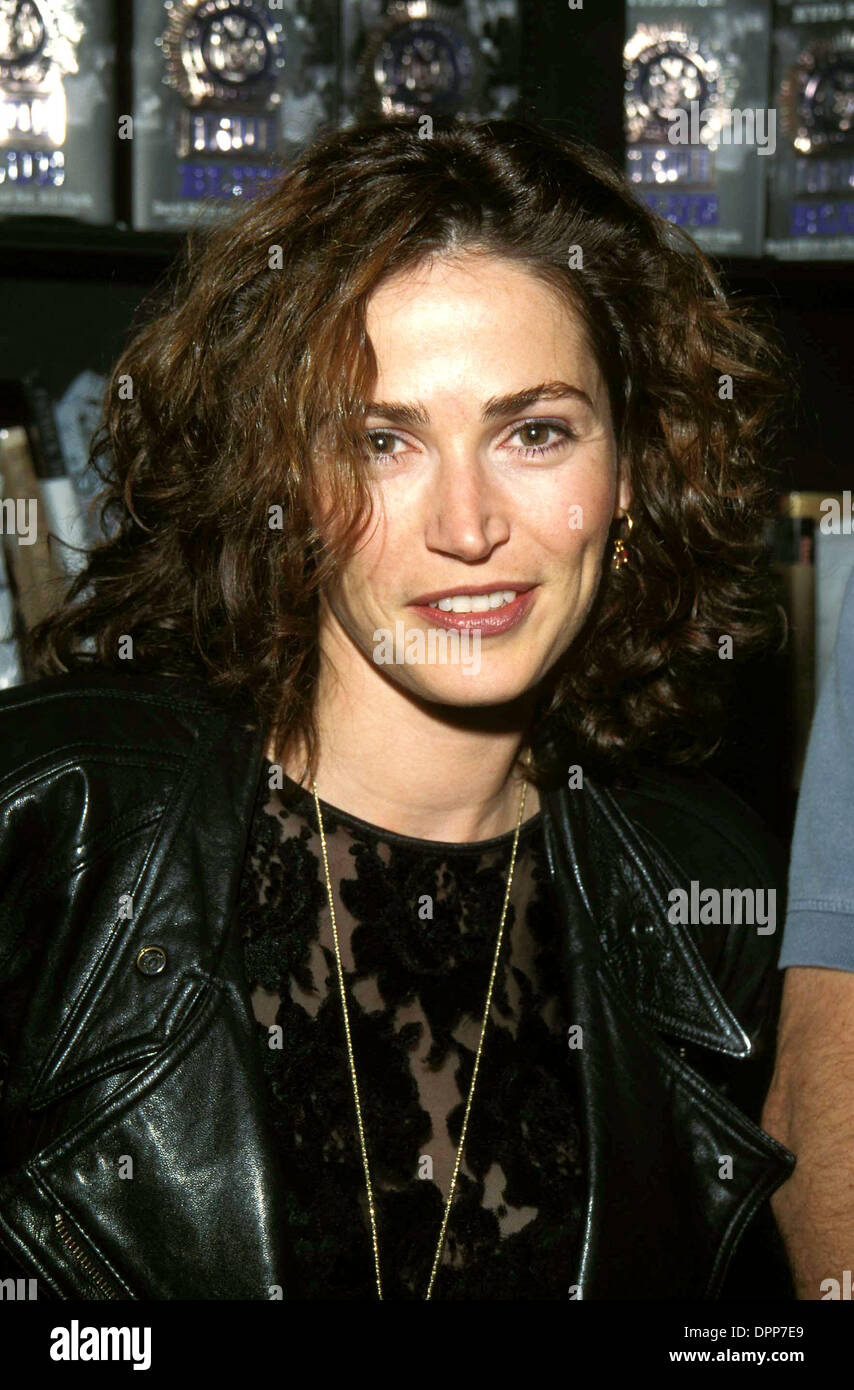 Jan. 19, 2006 - K3068TR.N Y P D BOOK SIGNING.KIM DELANEY. TOM RODRIGUEZ ...