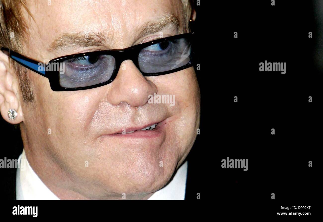 John matthews singer hi-res stock photography and images - Alamy