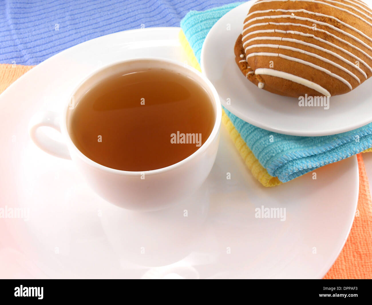 Cup cake plate hi-res stock photography and images - Alamy